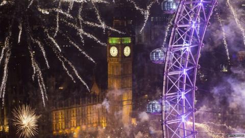 New year celebrations: Revellers gather in London and across UK - BBC News