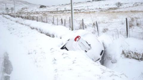 In pictures: Snowfall across Northern Ireland - BBC News