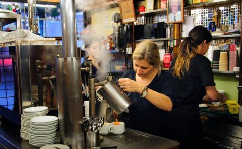 Cafe culture: The survival of the traditional British 'caff' - BBC News