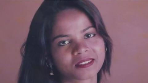 Family of Asia Bibi appeal for help over blasphemy charge - BBC News