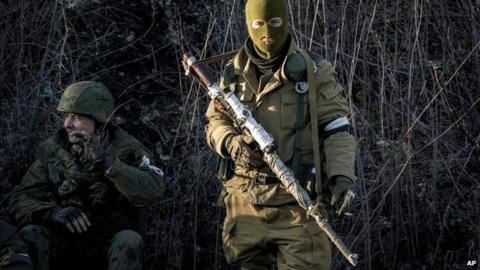 Ukraine crisis: Poroshenko says peace deal in danger - BBC News