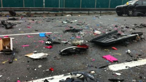 About 40 vehicles in M40 fatal crash in Oxfordshire - BBC News