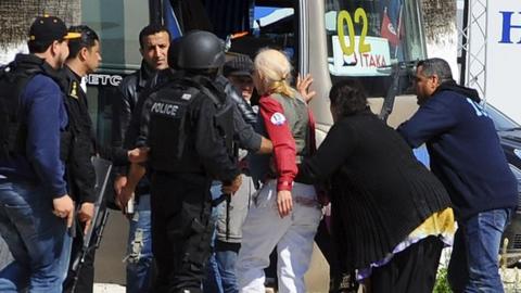 Tunis museum attack: President urges unity to fight terror - BBC News