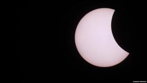 Your photos of the solar eclipse - BBC News