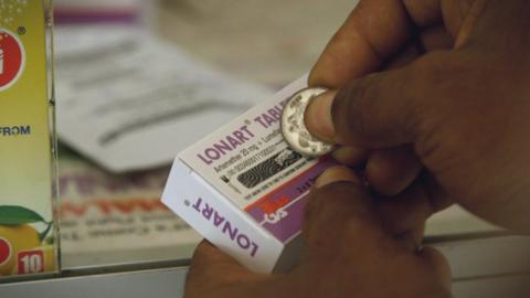 Record 'fake drugs' haul worth £16m by UK agency - BBC News