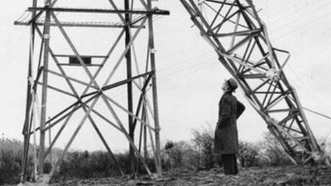 First new pylon type constructed - BBC News
