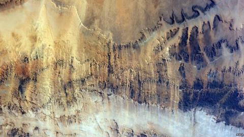 In pictures: Nasa releases pictures of Earth's beauty - BBC News