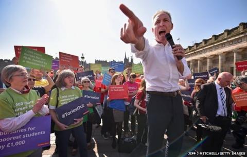 Election 2015 in pictures: 23 April - BBC News