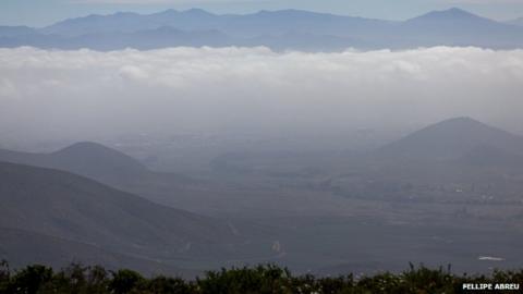 Trapping humidity out of fog in Chile - BBC News