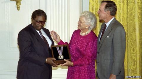 In pictures: BB King's life in music - BBC News