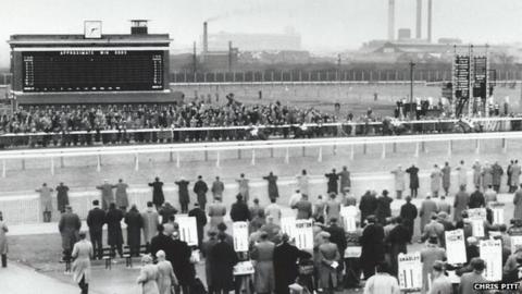 Lost racecourses: How UK housing boom killed city venues - BBC News