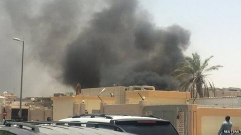 Saudi Arabian mosque hit by bomb attack - BBC News