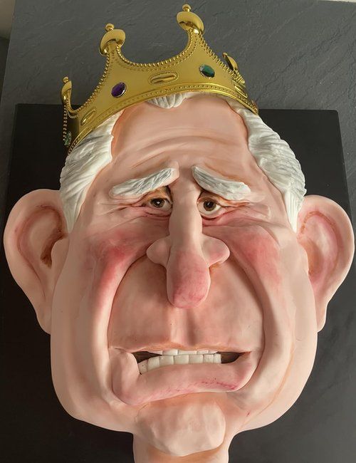 Woman makes cake of King Charles III's face - BBC News