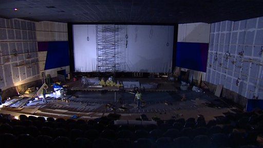 Work starts to install Nottingham's first Imax - BBC News