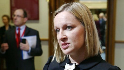 Lucinda Creighton announces plan for new Irish political party - BBC News