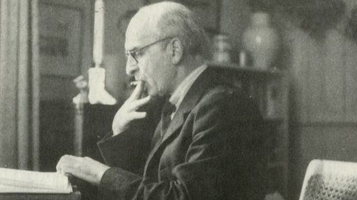 Call for Carrickfergus-born Sean Lester to be honoured - BBC News