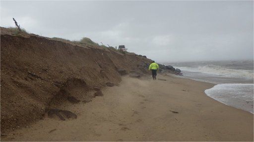 Norfolk beaches suffer 10ft (3m) erosion in stormy seas - BBC News