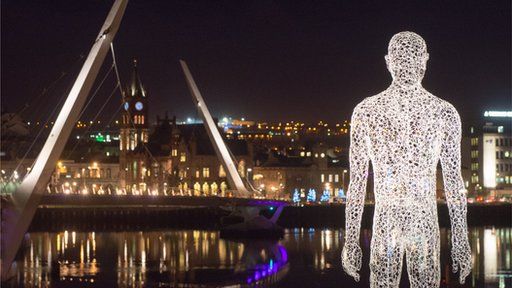 Londonderry Lumiere light show a 'mesmerising experience' - BBC News