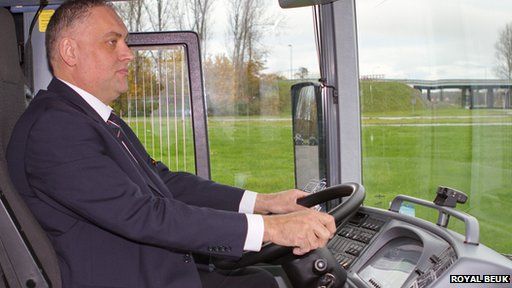 Coach crash prevention system tracks drivers' eyes - BBC News