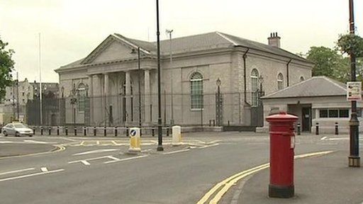 Abuse accused doctor Tony Chee 'worked under GMC restrictions' - BBC News