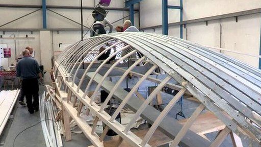 Currach built by volunteers launched on Lough Erne - BBC News