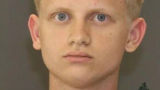 US 'killer clown' case: Woman is arrested for 1990 murder - BBC News