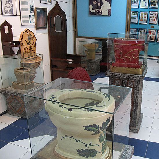 Conozca el (posiblemente) primer Museo del Inodoro del mundo - BBC News ...