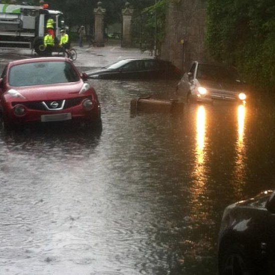 Torrential rain causes flooding in Aberdeen - BBC News