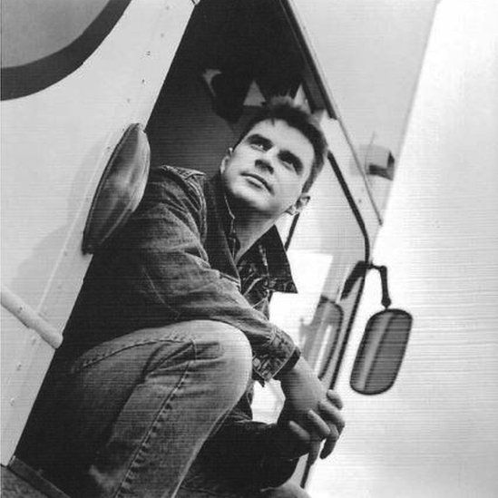 Uned 5... 30 mlynedd ers y rhaglen gyntaf - BBC Cymru Fyw