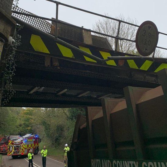 Lorry 'moves railway tracks' in Rutland bridge crash - BBC News