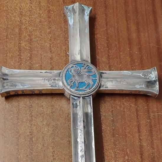 Silver church cross 'caked' in bleach after failed theft - BBC News
