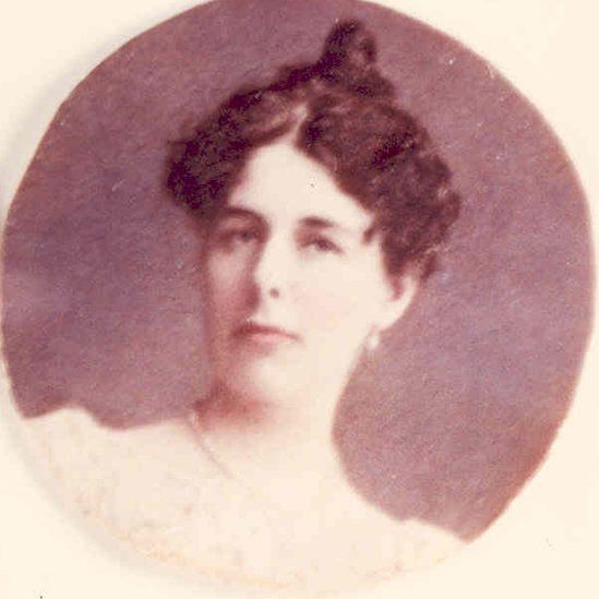 Jersey's 'forgotten' women: Play targets gender imbalance - BBC News