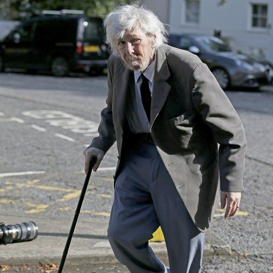 Confused, 'old and lonely' would-be robber arrested waiting for bus ...