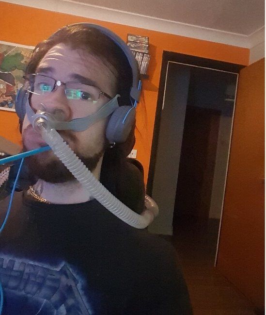 Dyddiadur Rhys: Hunan-ynysu gydag anabledd - BBC Cymru Fyw