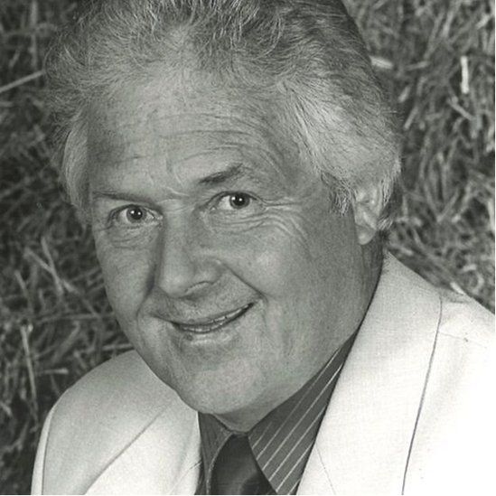 Trebor Edwards yn torri record i Sain - BBC Cymru Fyw