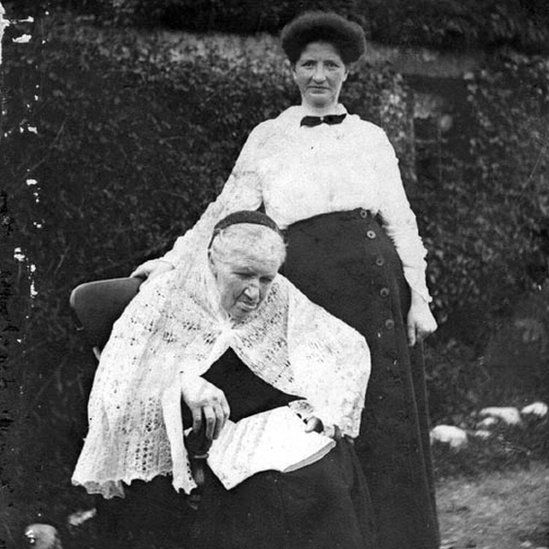 The woman who saved 15 sailors from drowning - BBC News