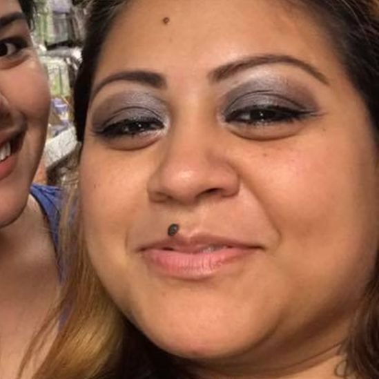 Houston floods: Human chain 'was people coming together' - BBC News