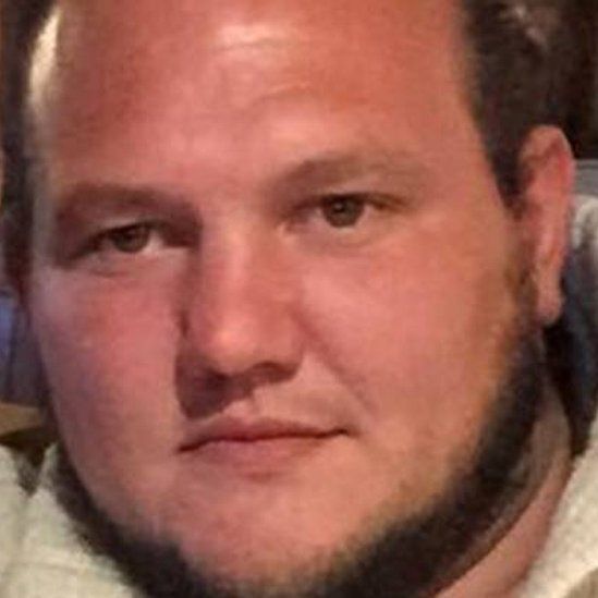 Extra time to quiz Basingstoke murder suspects - BBC News