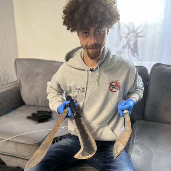Gloucester man collects 'despised' knives for police to destroy - BBC News