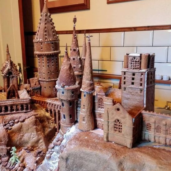 Harry Potter: Hogwarts made from gingerbread - BBC Newsround