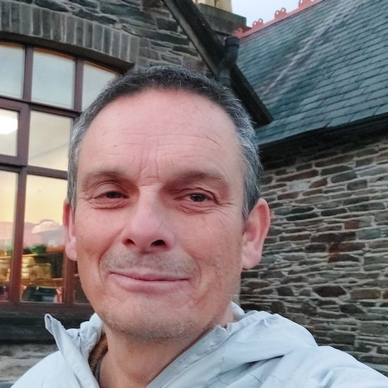 O farw'n fyw? Y cynnydd yn y nifer sy'n siarad Manaweg ar Ynys Manaw ...