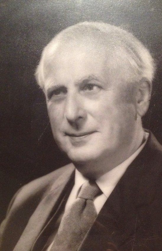 Ateb y Galw: Yr Athro Emyr Lewis - BBC Cymru Fyw