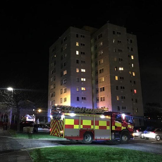 Crews tackle Aberdeen high-rise fire - BBC News