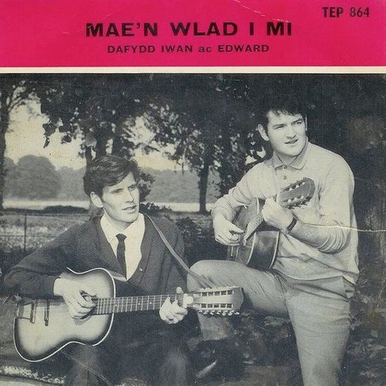 Dafydd Iwan, Cwm Rhyd y Rhosyn a chân enwog Men at Work - BBC Cymru Fyw