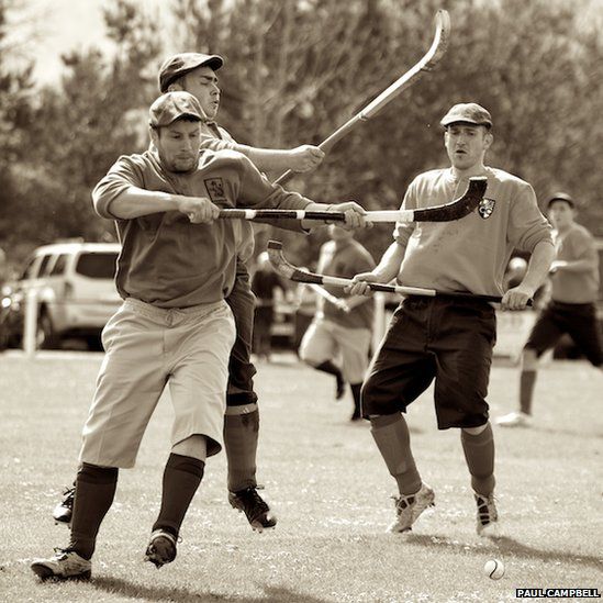 In pictures: Victorian shinty game re-enacted - BBC News