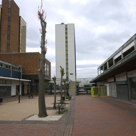 In pictures: Bracknell's Brutalist architecture captured - BBC News