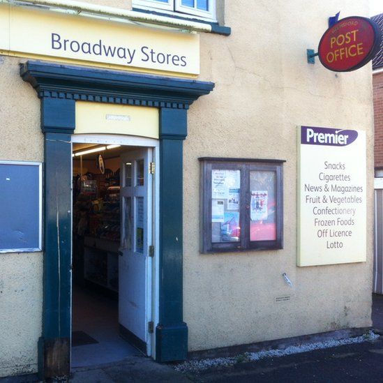 Glemsford post office raiders drenched with water - BBC News