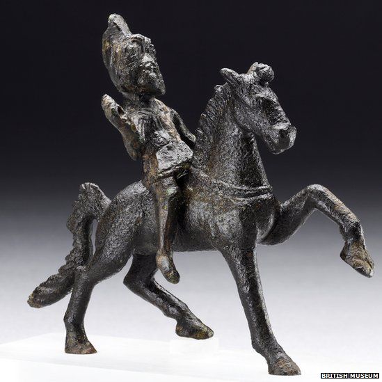 Wallsend's Segedunum museum hosts exhibition of Roman artefacts - BBC News