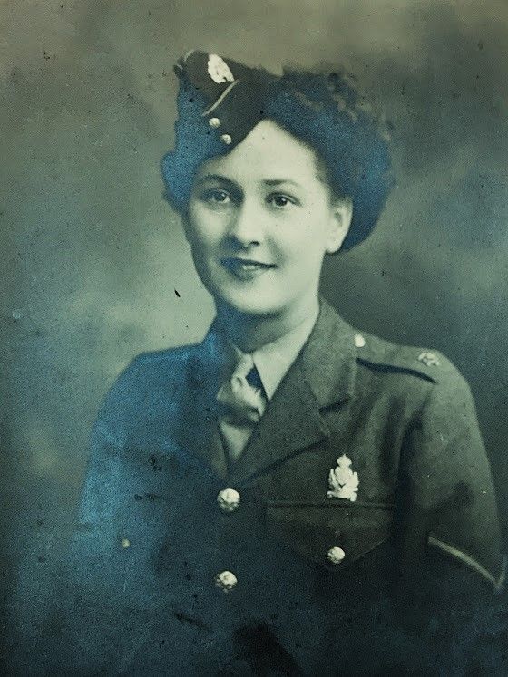 Photographic treasures found hidden in Texas desk - BBC News