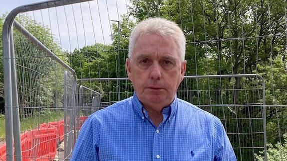 Wrexham: Welsh language school losing pupils due to road closure - BBC News
